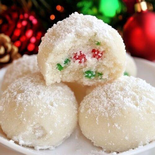 🎄 Christmas Snowball Cookies Recipe 🎄 - Savory Splash